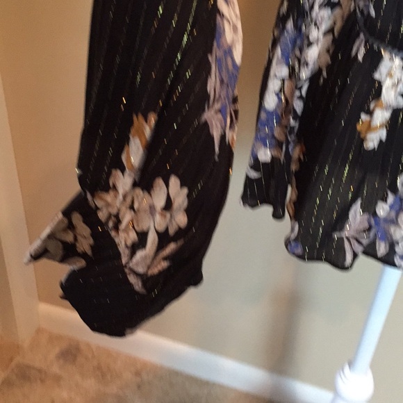 Miss Me | Tops | Miss Me Floral Black Blouse Ruffle Hem Buttons | Poshmark